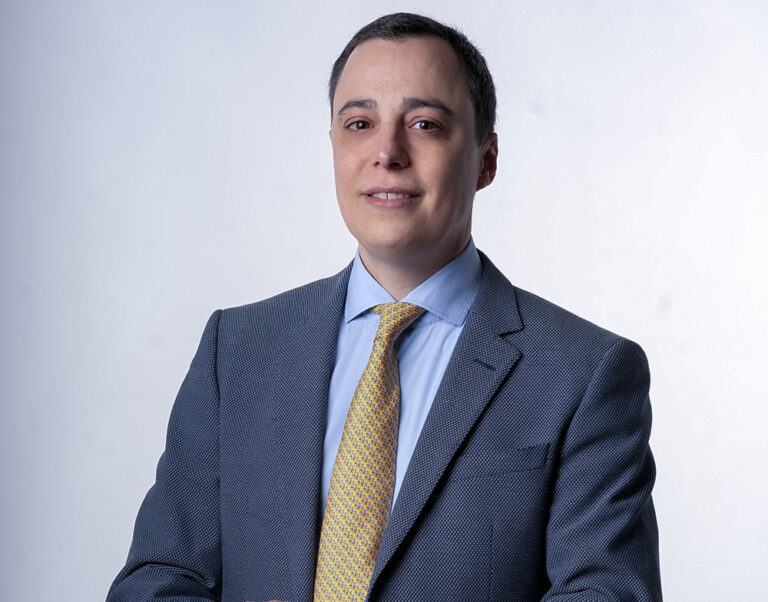 Dr. Cristóbal Longton | Cirujano Plástico Certificado en Santiago